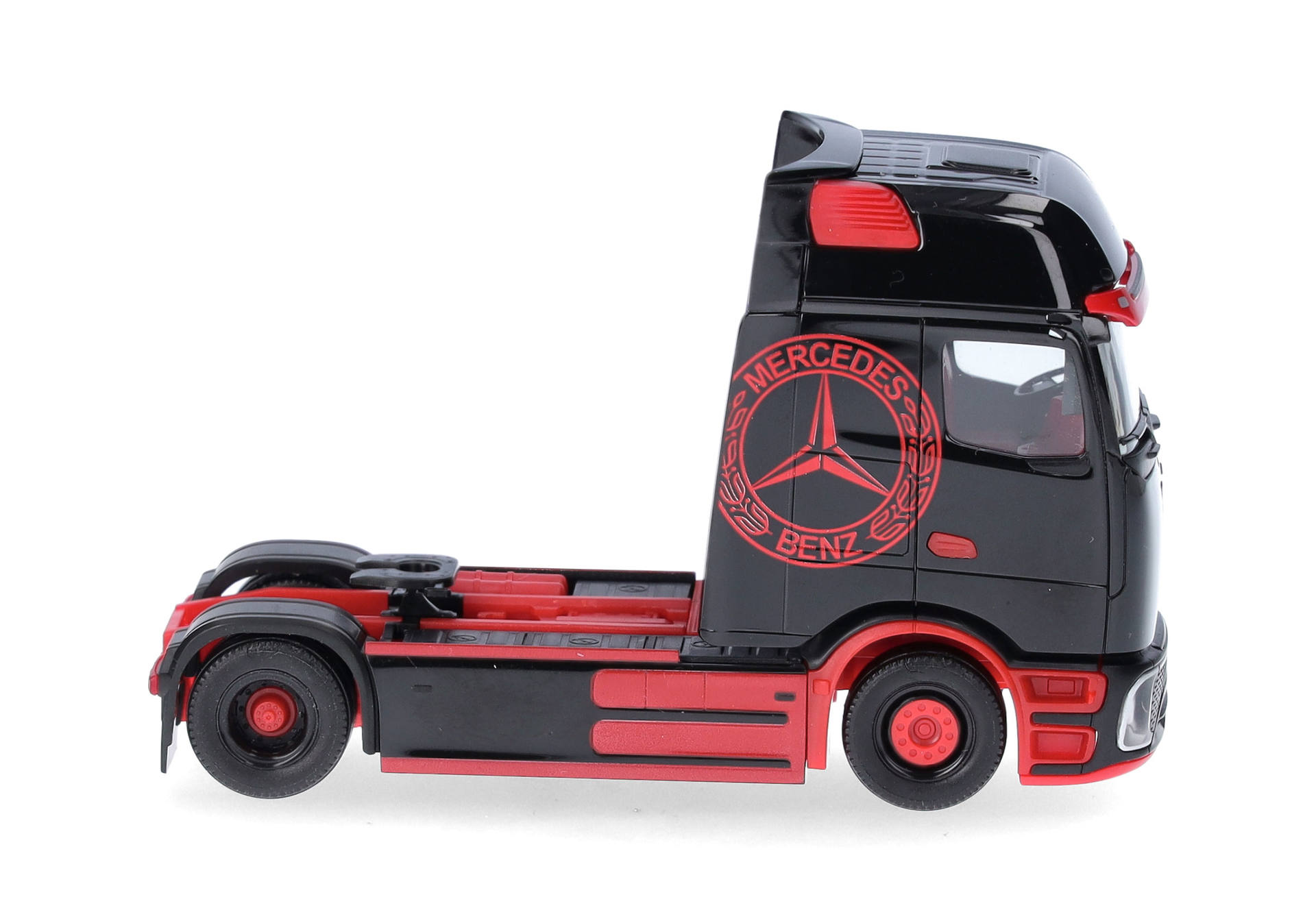 Mercedes-Benz eActros 600 ProCabin Gigaspace rigid tractor "Open Day ...