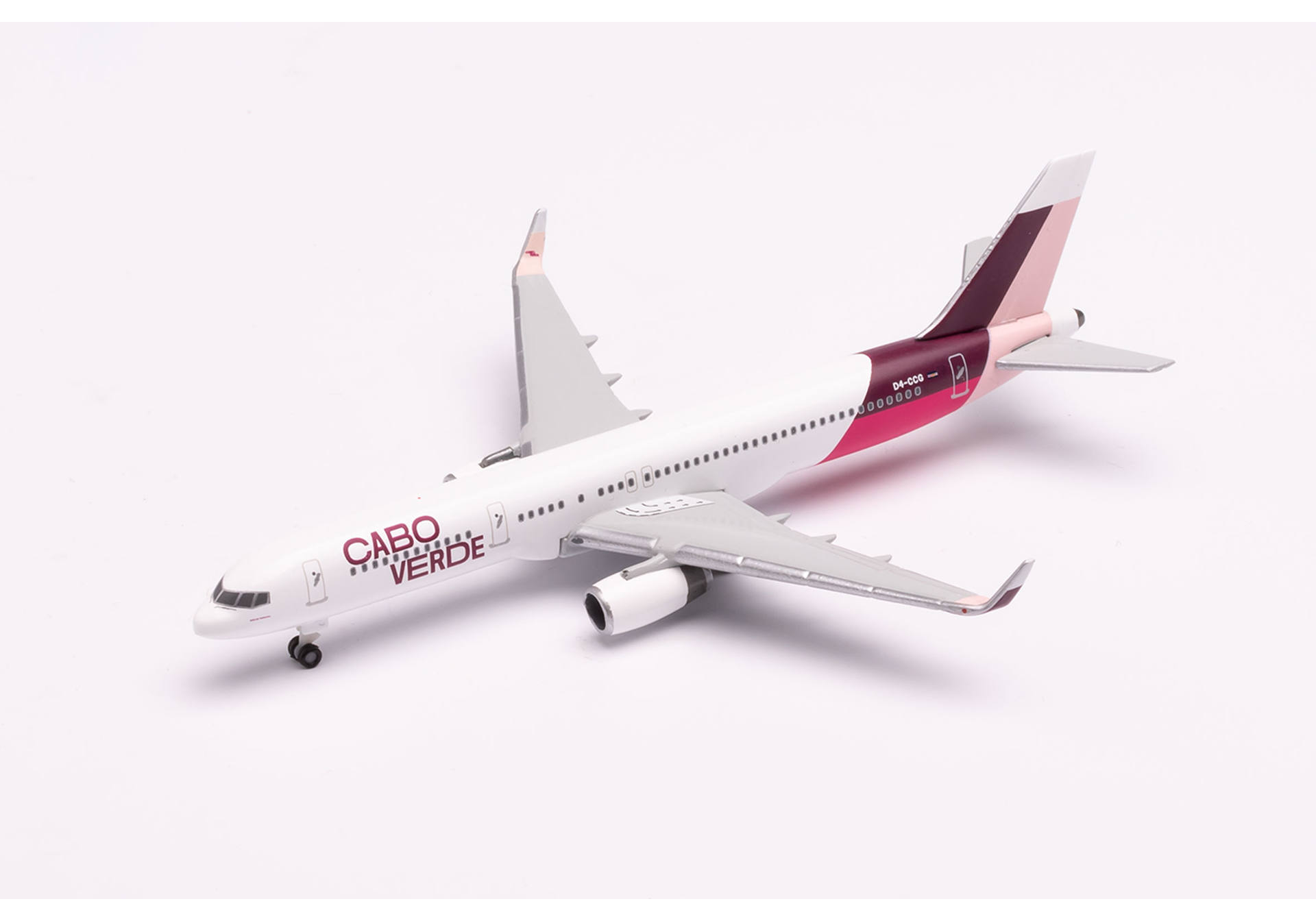 Herpa Cabo Verde Airlines Boeing 757-200 - Island of Santiago colors ...