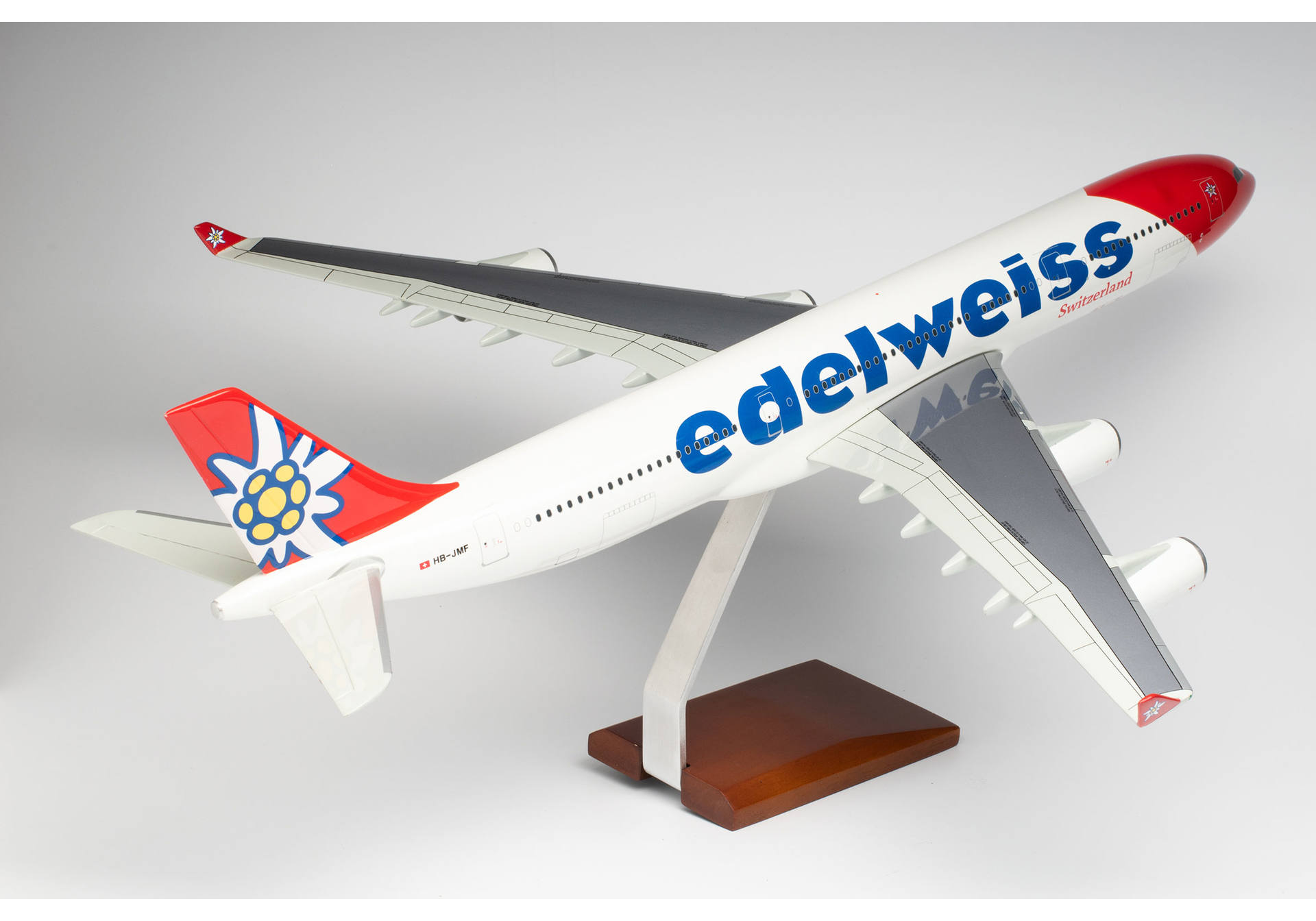 Herpa Handcrafted Model „Edelweiss A340“ 490061