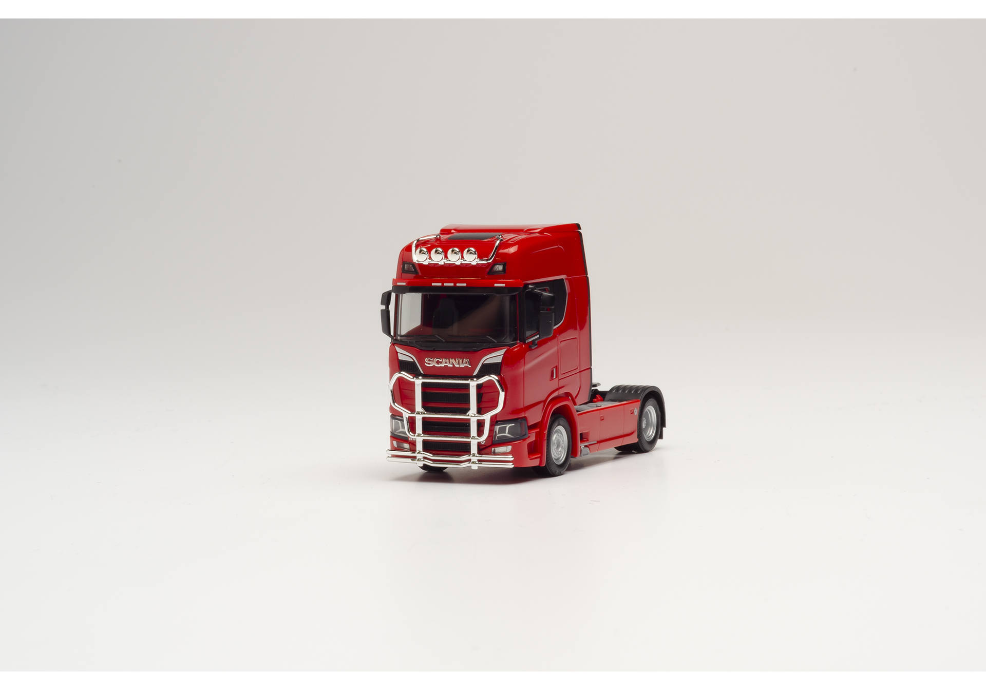 Herpa rigid tractor with impact protection and lamp bracket 310116-002