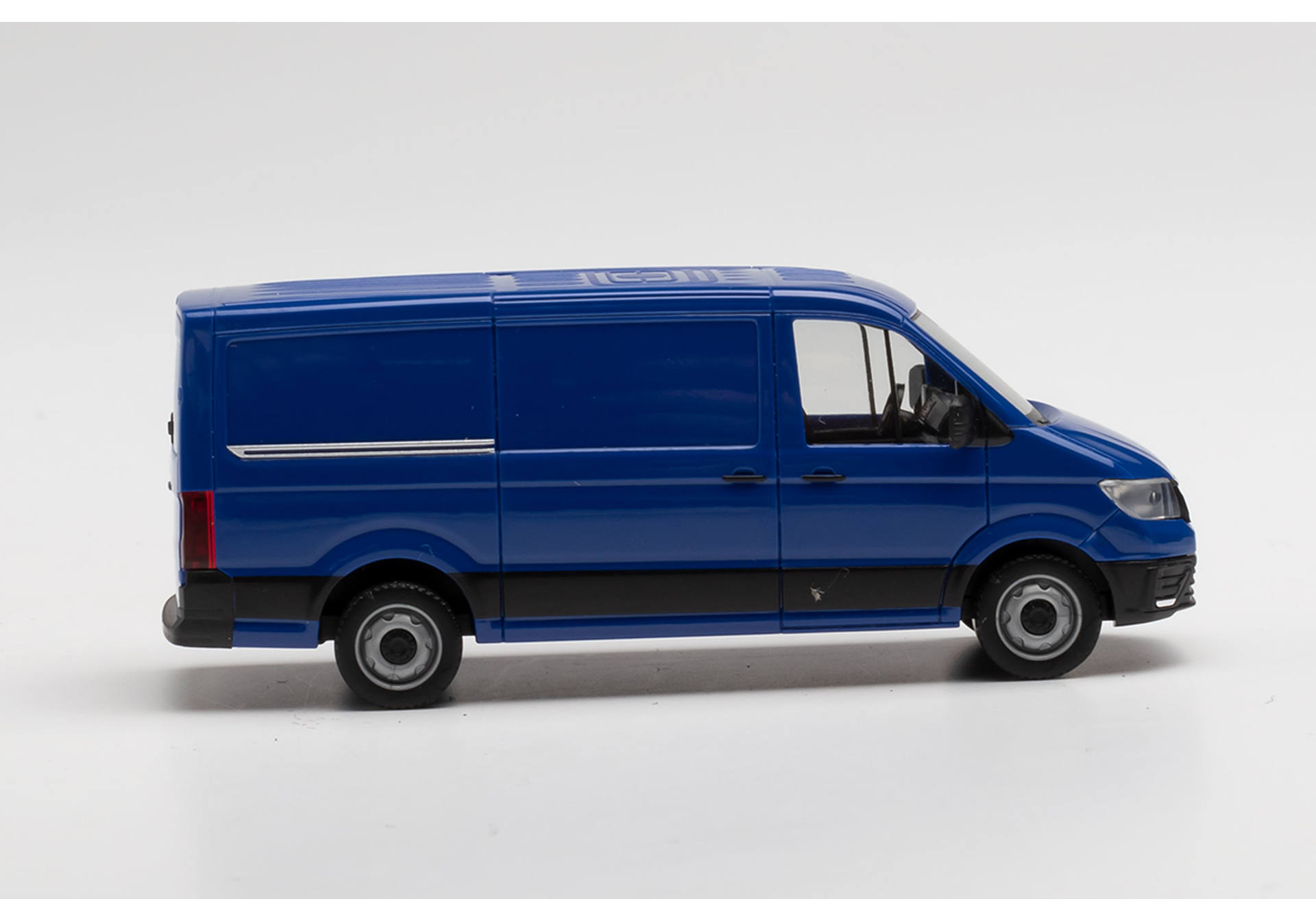 Herpa MAN TGE bos low roof, ultramarine blue 095853