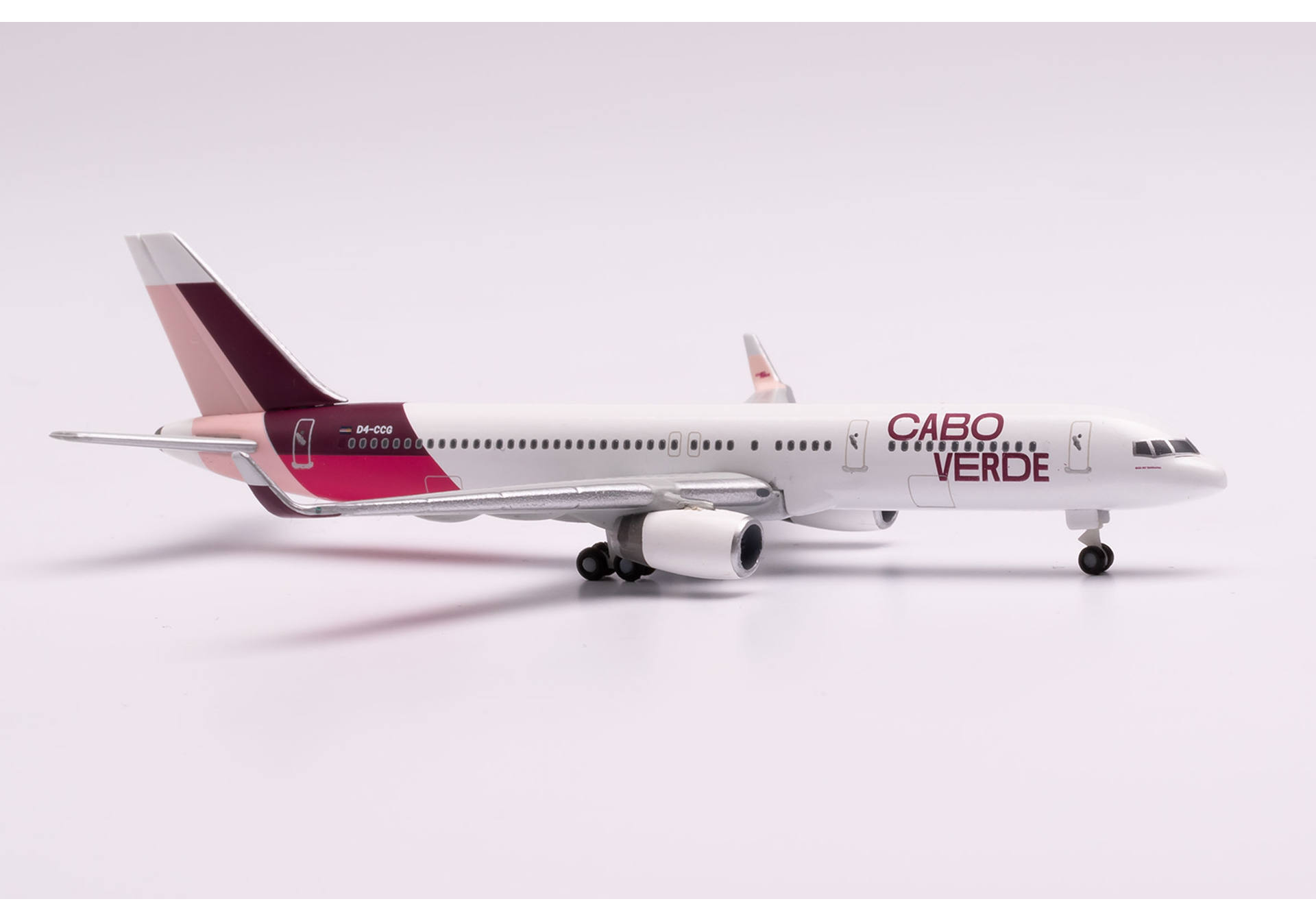 Herpa Cabo Verde Airlines Boeing 757-200 - Island of Santiago colors ...