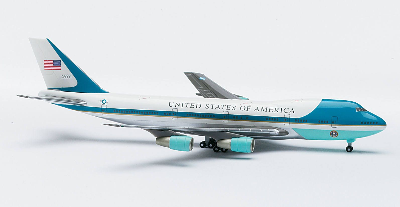 Herpa United States Boeing 747-200 "Air Force One" (with base and ...